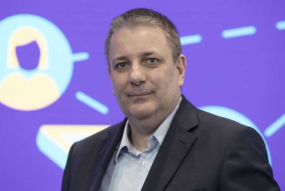 Merck Navigates Chip Geopolitics With ‘China For China’ Strategy ...