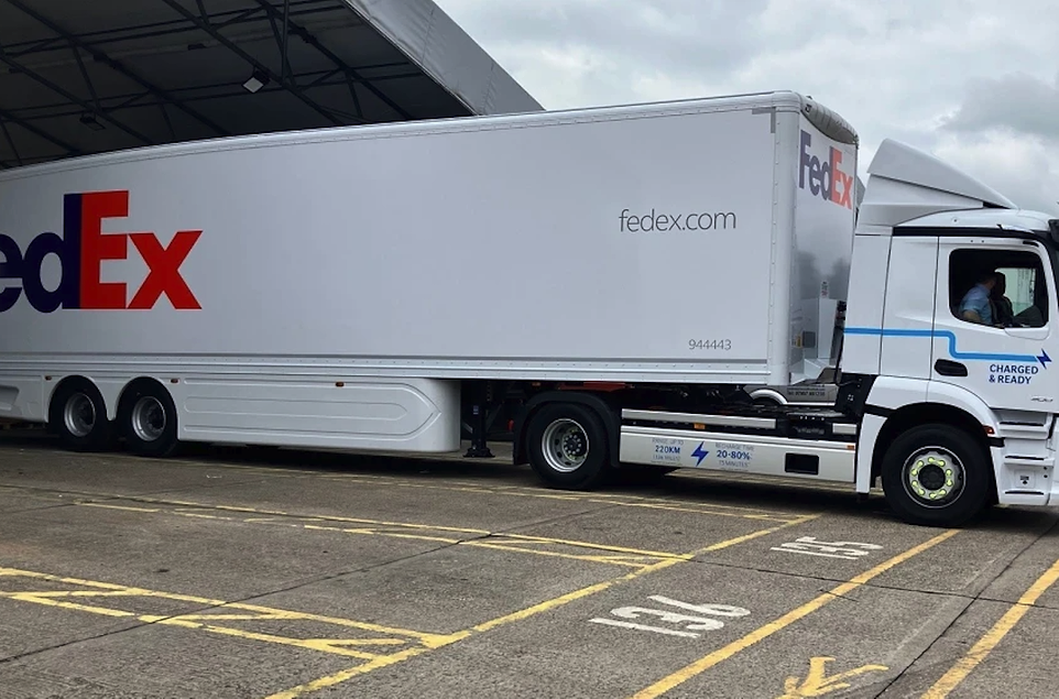 FedEx Trials EV Tractor to Move Shipments Between U.K. Delivery Hubs ...